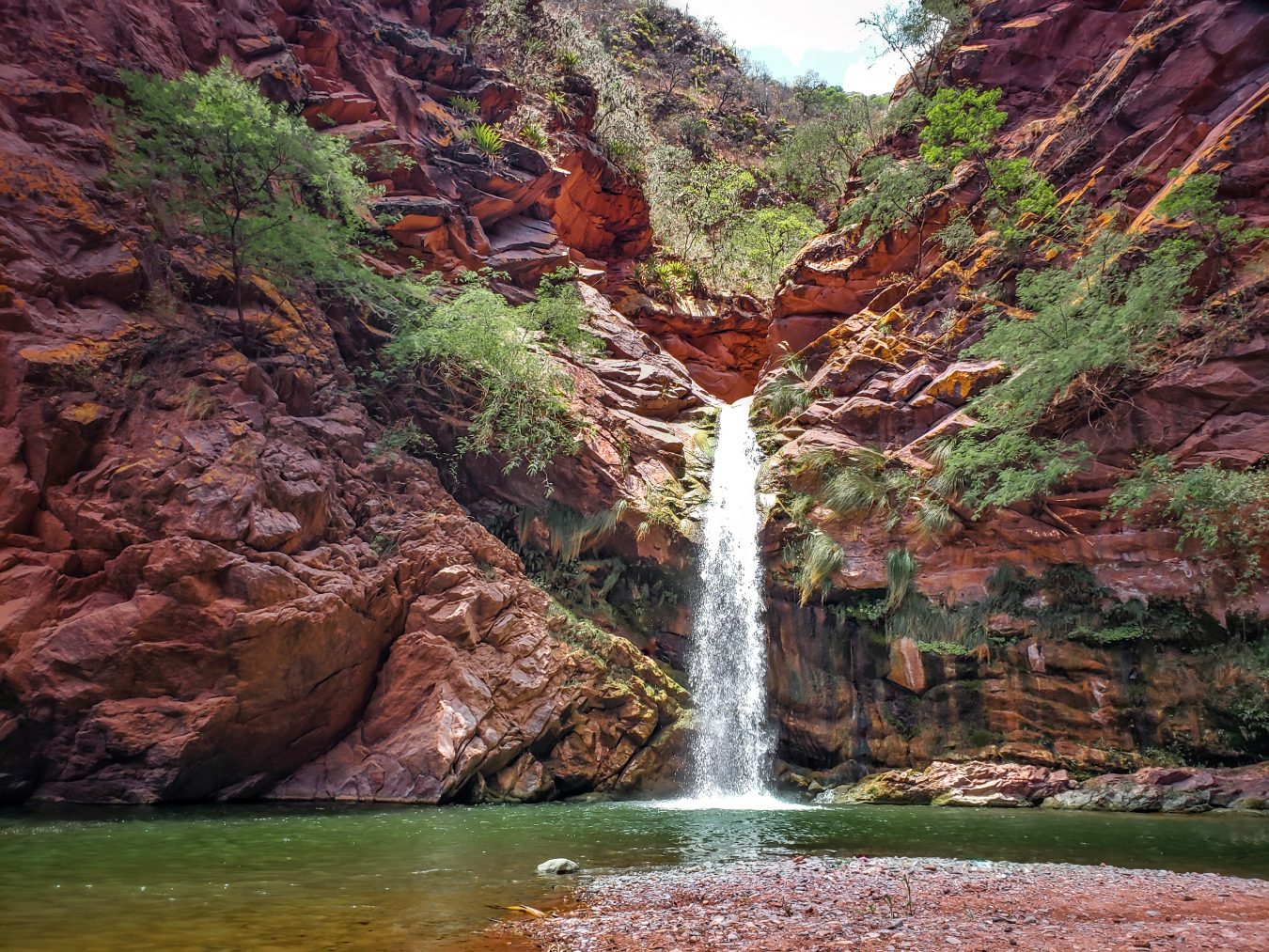 Paisajes secretos (y muy flasheros): crónica de viaje hasta la cascada ...