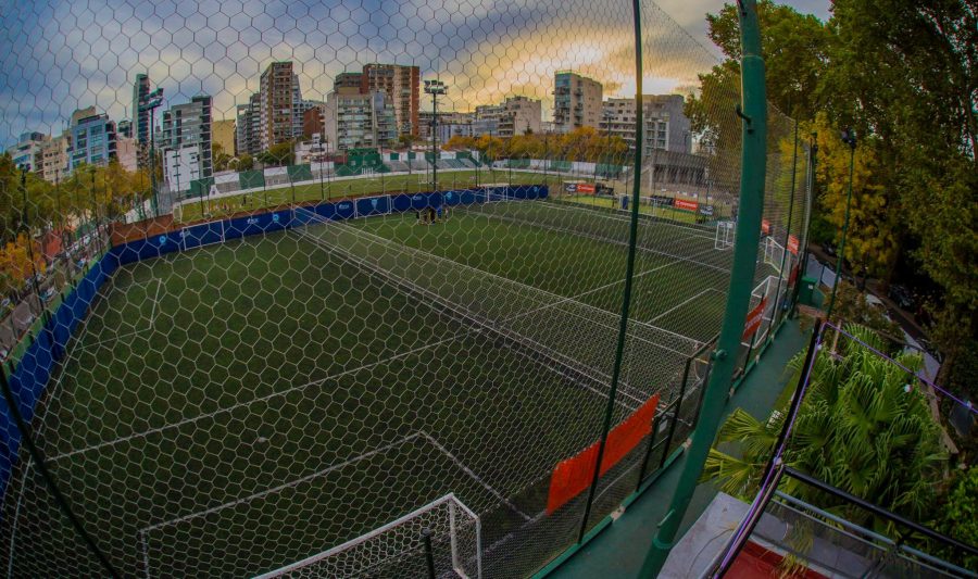 El ritual de la pelota: tres predios de canchas de fútbol que están muy ...
