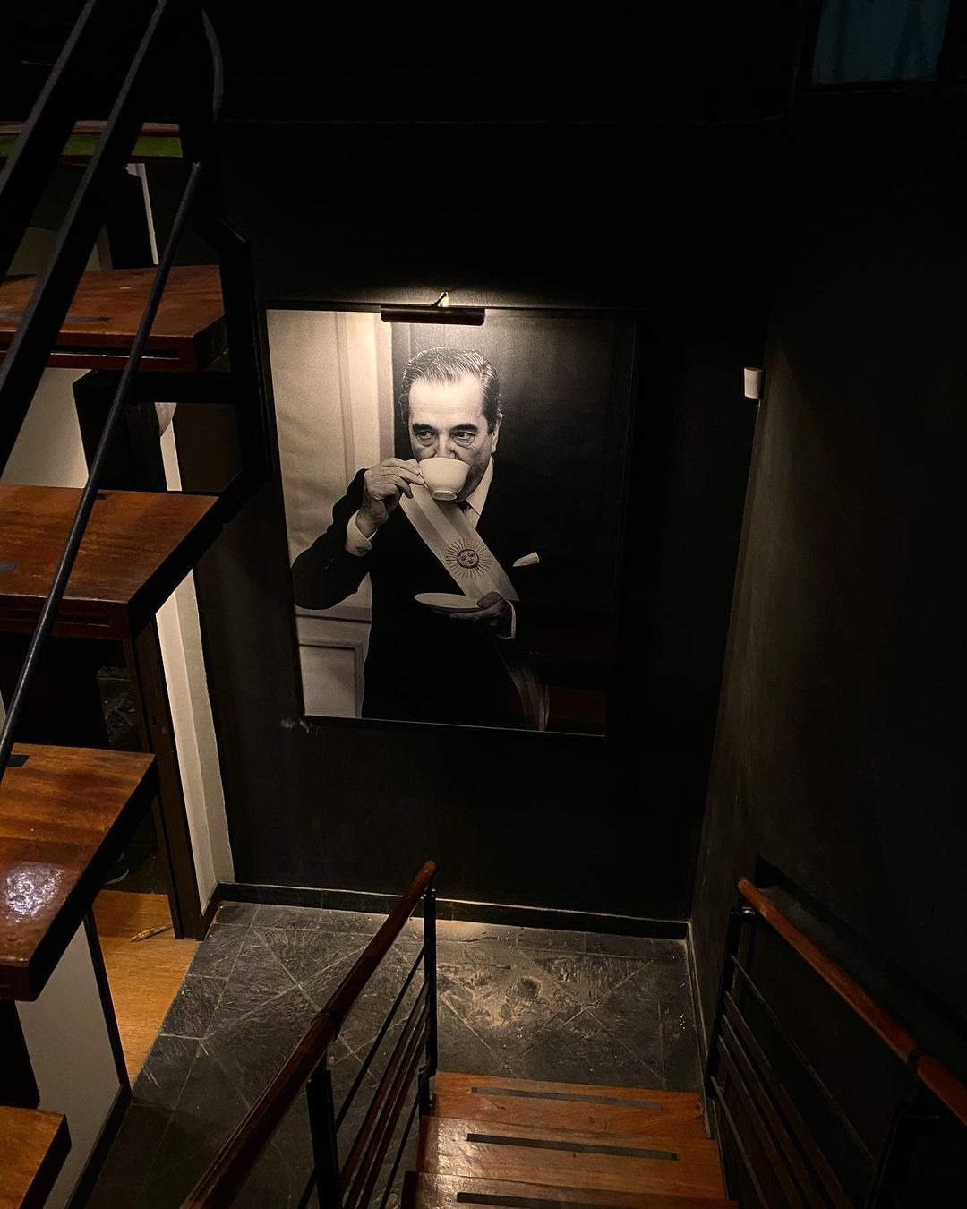 Así es Boca Abajo, Boca Arriba: un inclasificable wine bar escondido ...