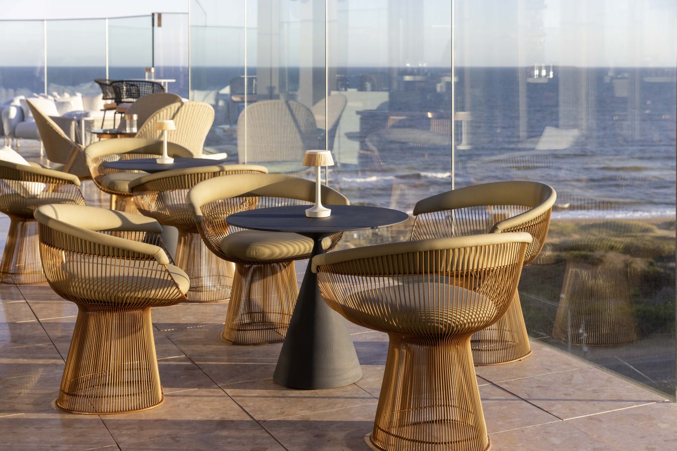 MALEVA en Punta del Este: así es «Huma», el primer rooftop oceánico de ...